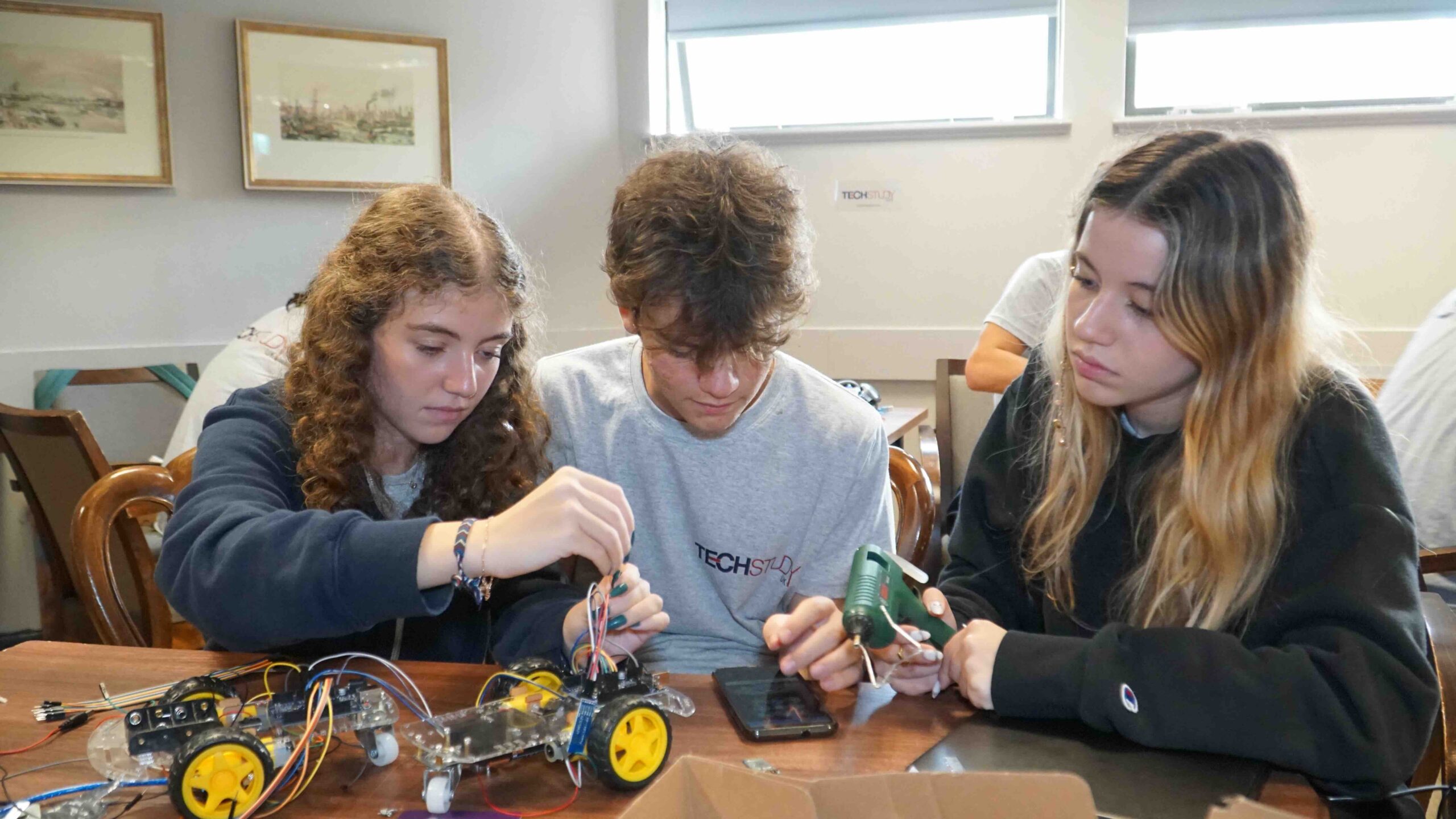Robotics and coding summer camp for young people - Academic Summer Camps
